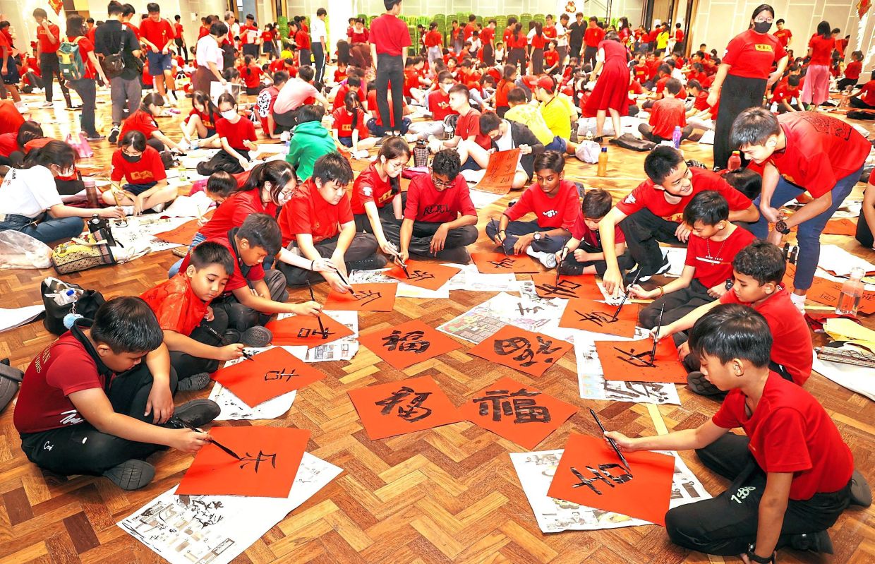 Chinese high school invites neighbours in show of unity | The Star