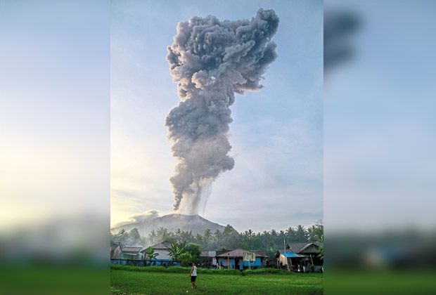 Mount Ibu erupts over 1,000 times this month | The Star