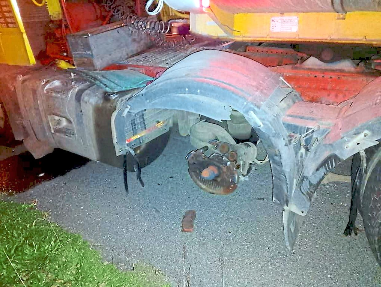 Family hurt in lorry wheel detachment | The Star