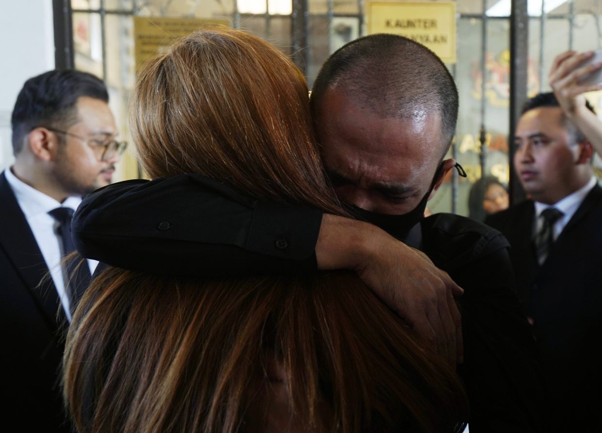 Actor Along Cham files for 'taklik' divorce at Syariah Court, 9 months ...