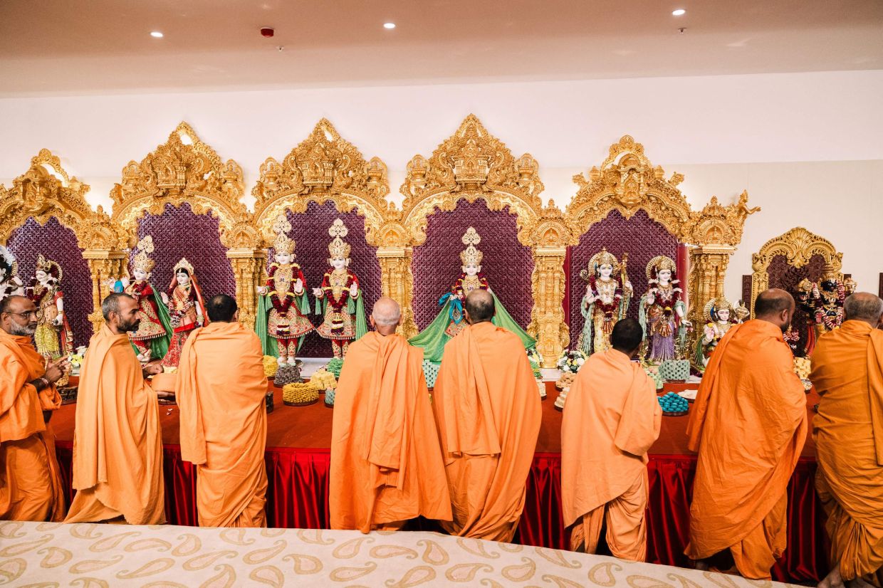 Largest Hindu temple in southern hemisphere opens in South Africa | The ...