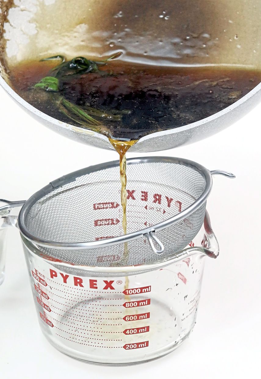 Cracking the secret to perfect kuih kole kacang | The Star