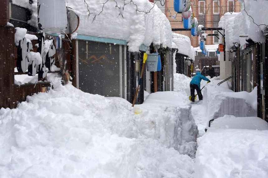 Heavy snow in Japan affects Shinkansen services, causing suspensions ...