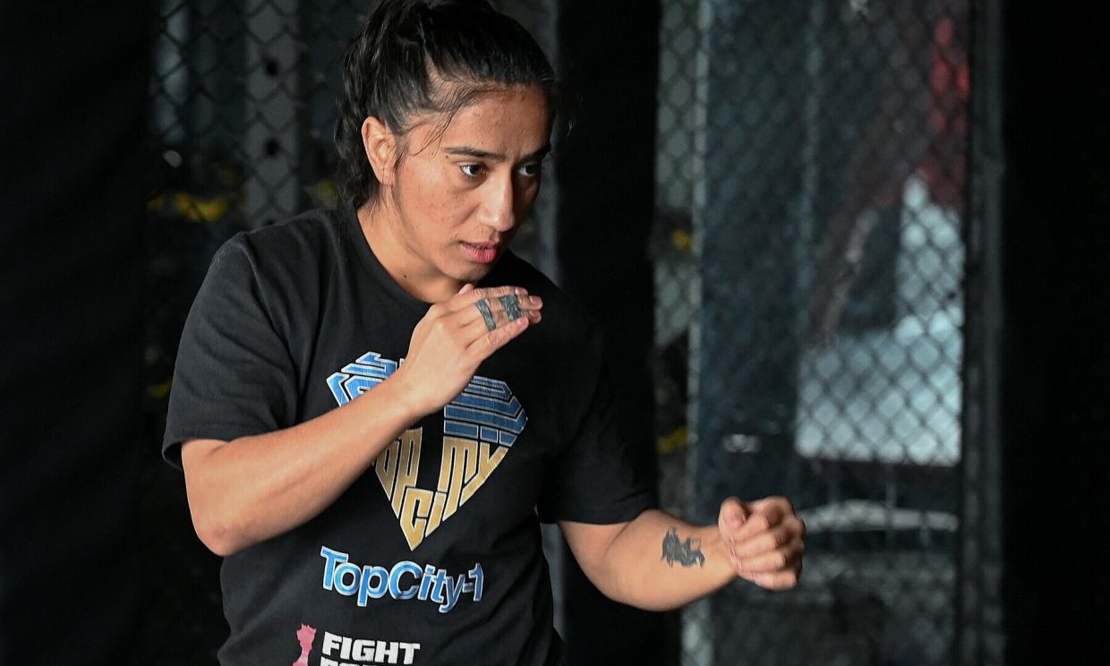 Pioneering Pakistan woman MMA fighter breaks barriers... and arms | The ...
