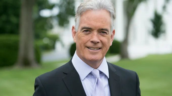 Alive and well Fox News host John Roberts takes issue with AI report on ...