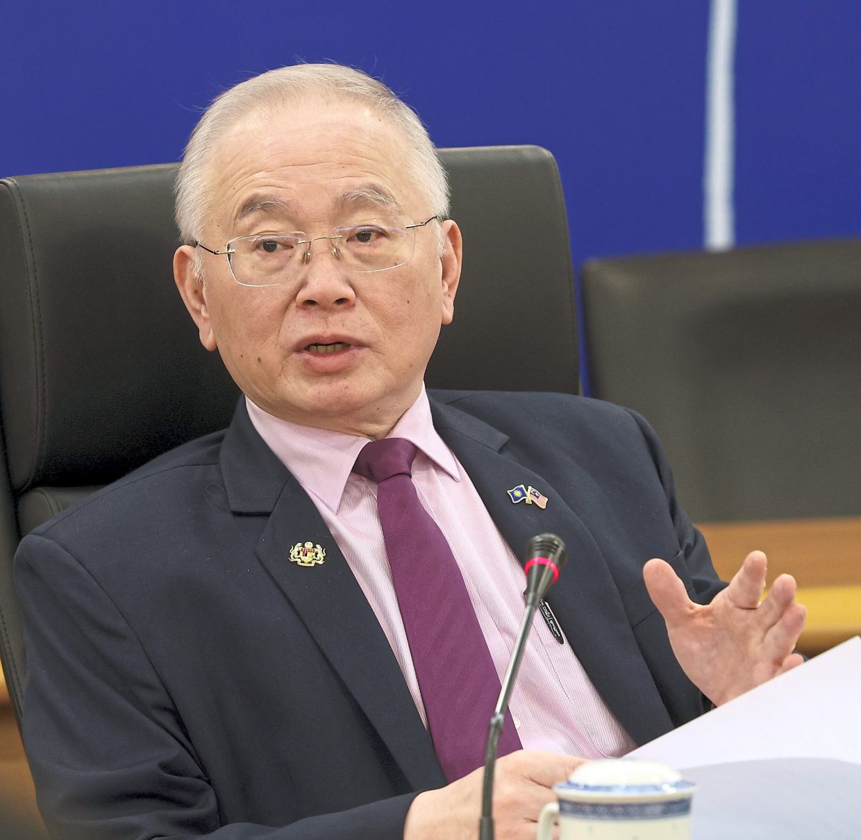 Dr Wee questions Chong on additional EPF MAHB sale queries | The Star