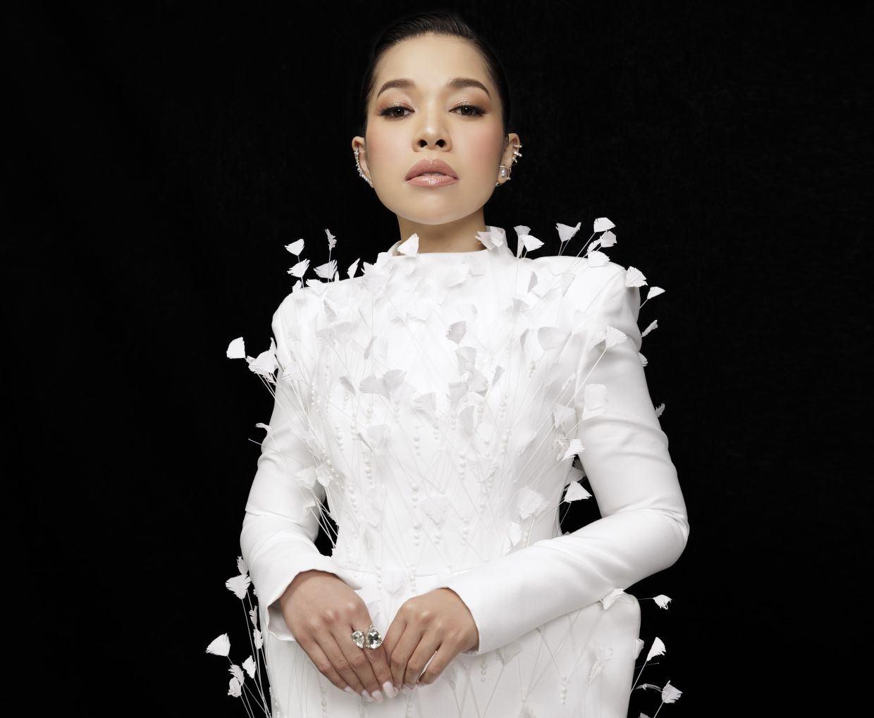 Songstress Nadeera hits all the right tone with her hit single and 'Bukan Lagi Kita' is now tops ...