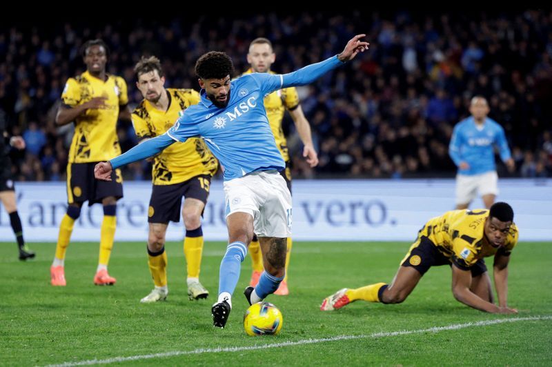 Football: Soccer-Napoli snatch late draw against Inter to keep title ...