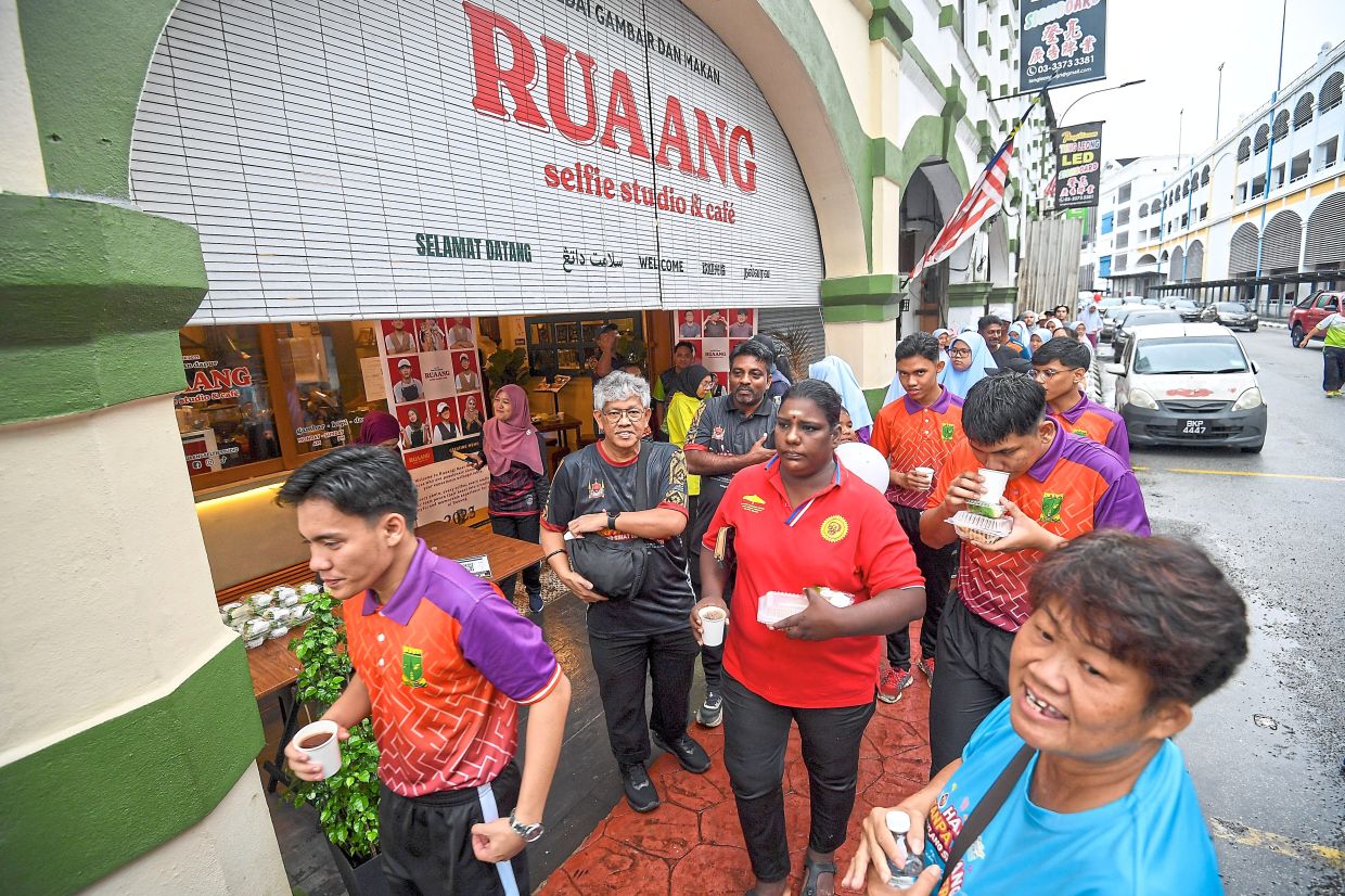 Themed fun walk in Klang draws big crowd | The Star