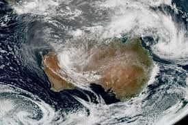 Rare tropical cyclone swirls off eastern Australia | The Star