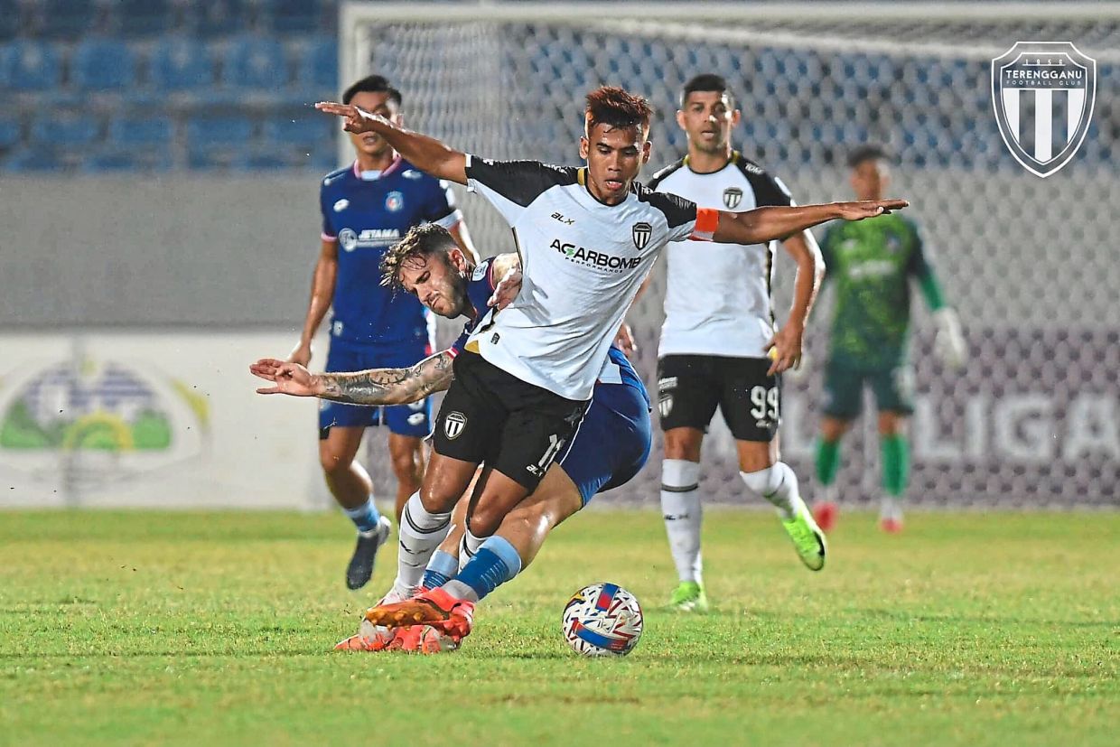 Football: Turtles game for giant step | The Star