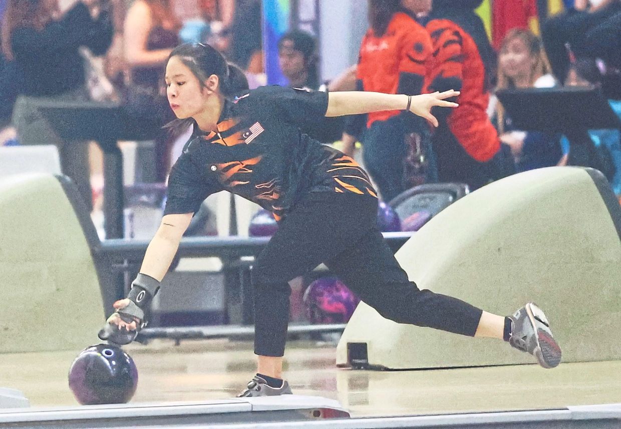 Bowling: Gillian can cope with mental stress as she defends Masters ...