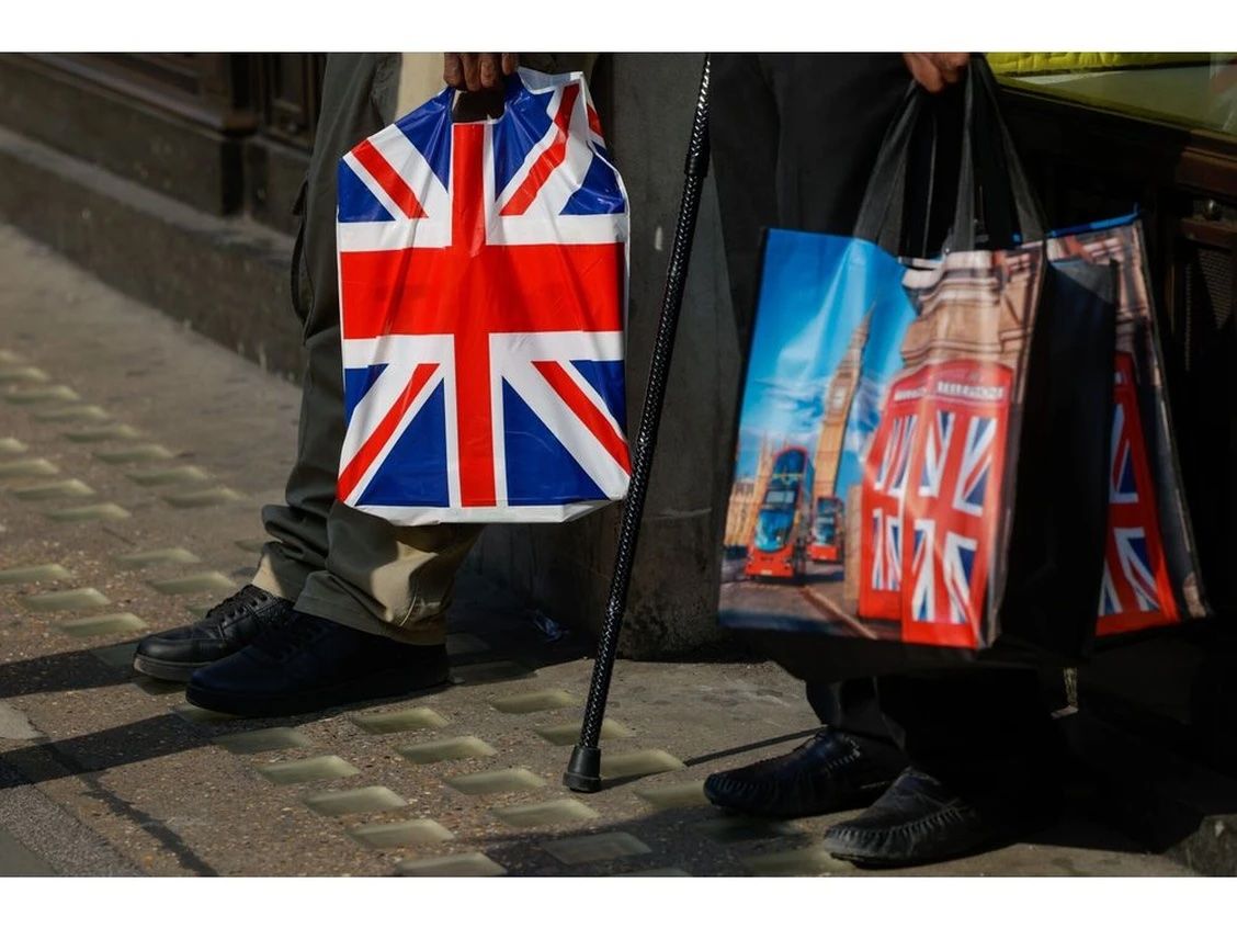 UK consumer spending remains strong in boost for growth hopes | The Star