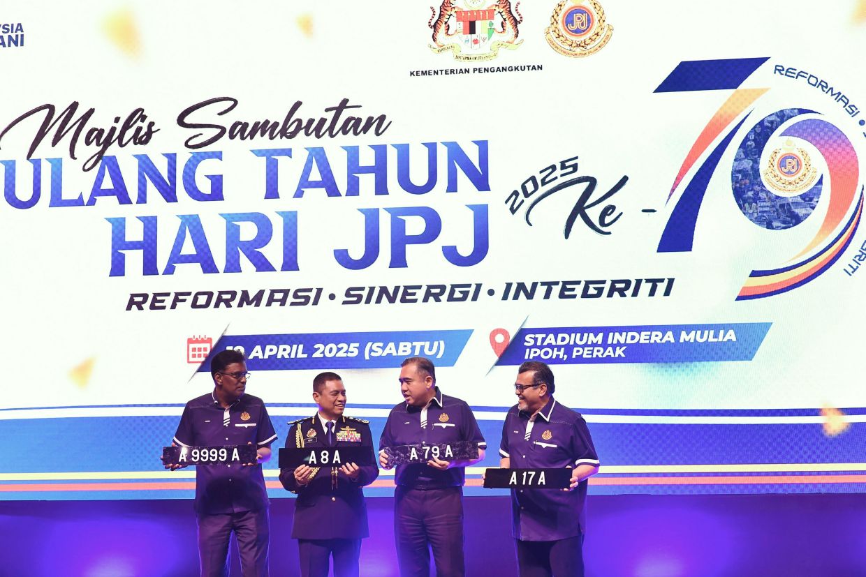 Leave JPJ officers alone, Loke warns 'tontos' | The Star