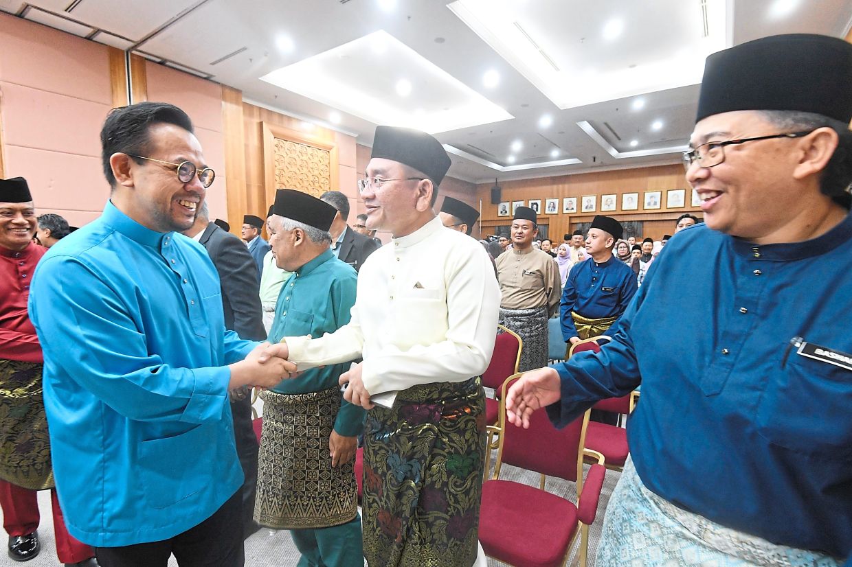 Sign language trainers to be accredited, says Sim | The Star