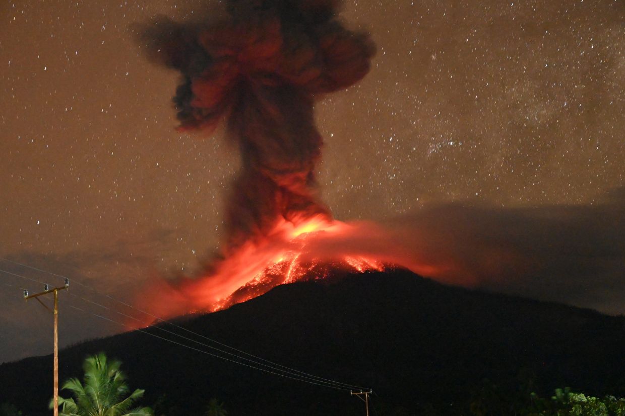 New eruptions at Indonesia's Lewotobi Laki-Laki volcano | The Star