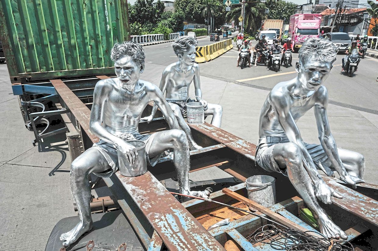 Silvermen beg to make ends meet | The Star