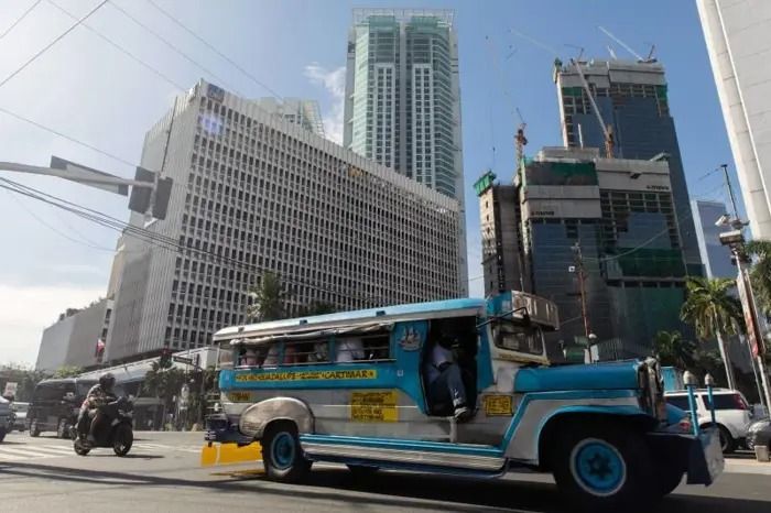 Two children hurt as jeepney crashes into tree in Quezon, Philippines ...