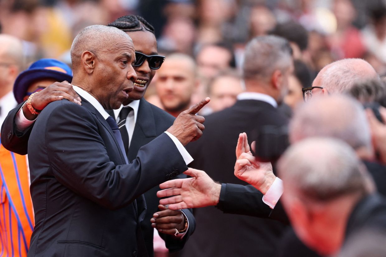 'Stop it': Denzel Washington scolds pushy photographer at Cannes red ...