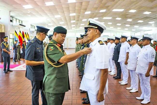 Medals conferred on 500 in-service, retired Royal Brunei Armed Forces ...
