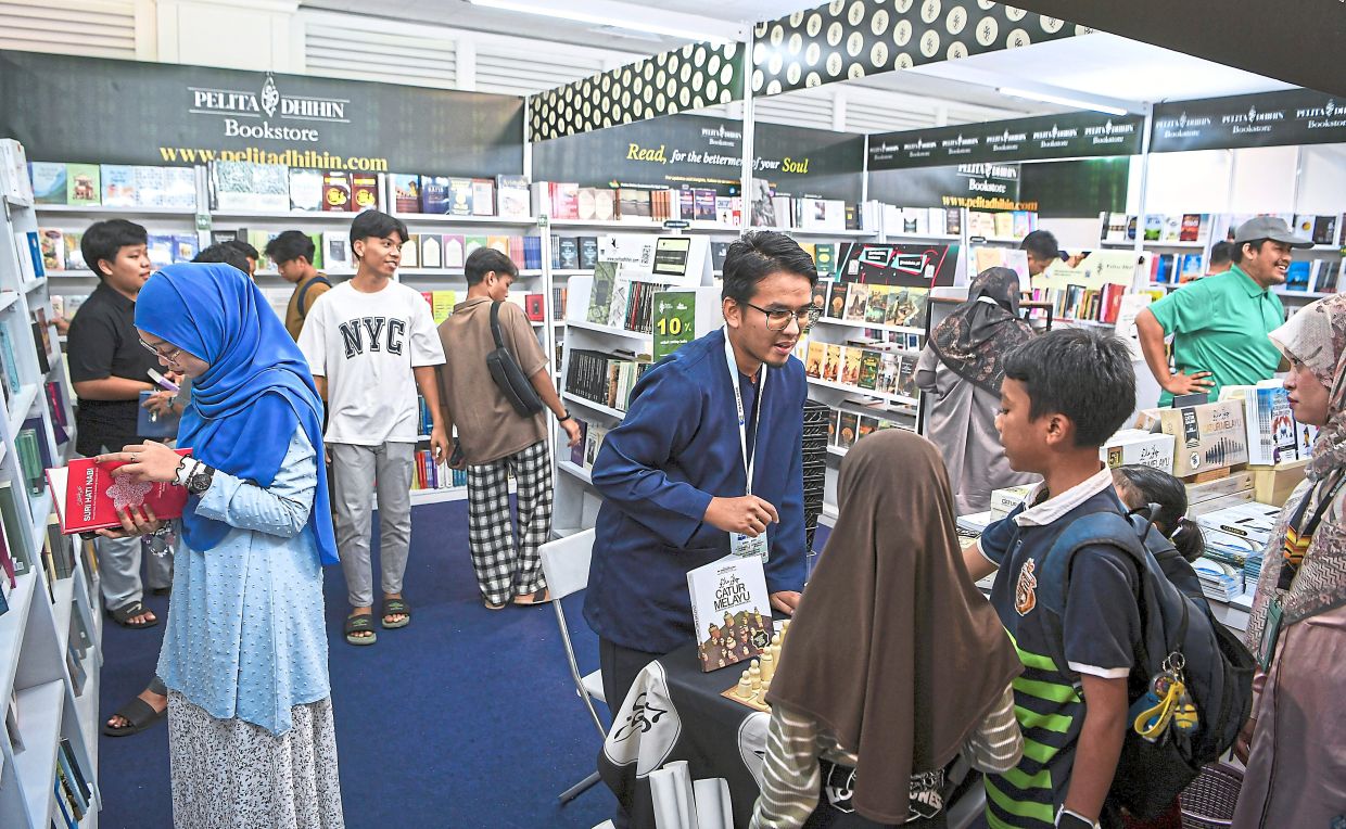 Vibrant costumes ignite creativity at book fair | The Star