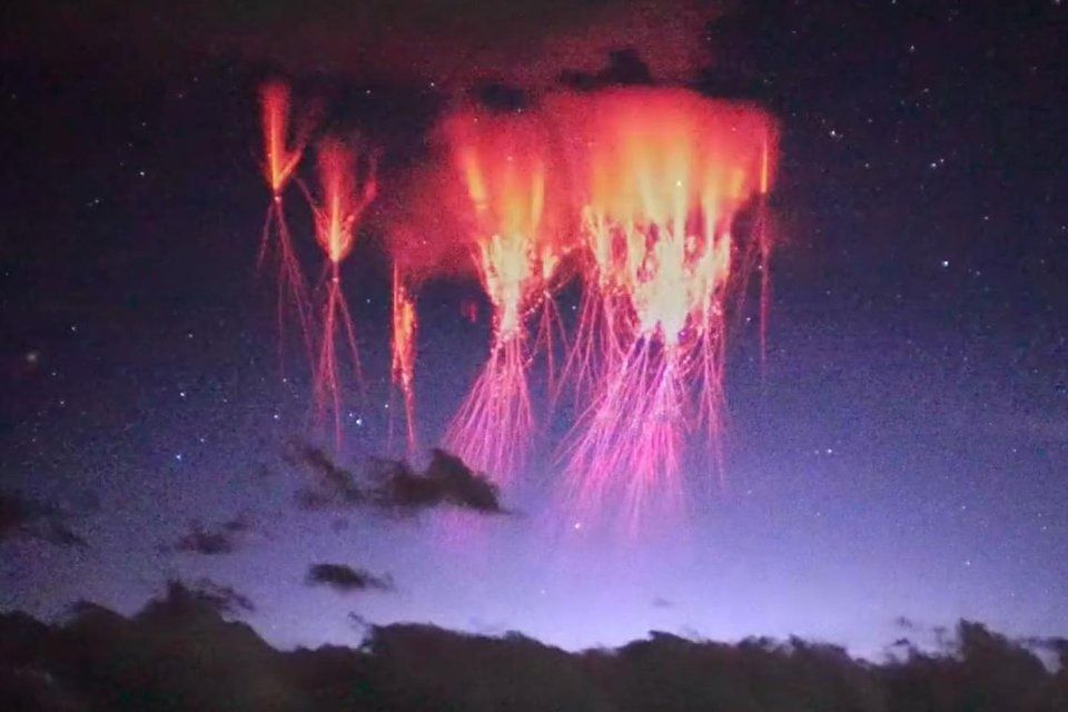 Is it ghost fire or alien jellyfish? Rare red sprite lightning in Tibet ...