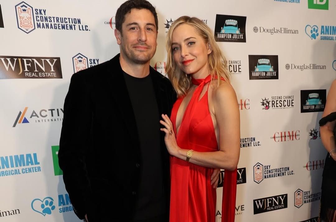 'American Pie' actor Jason Biggs details climbing into trash amid ...