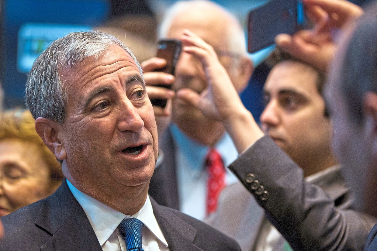 Moelis to step down as CEO of his own bank | KLSE Screener