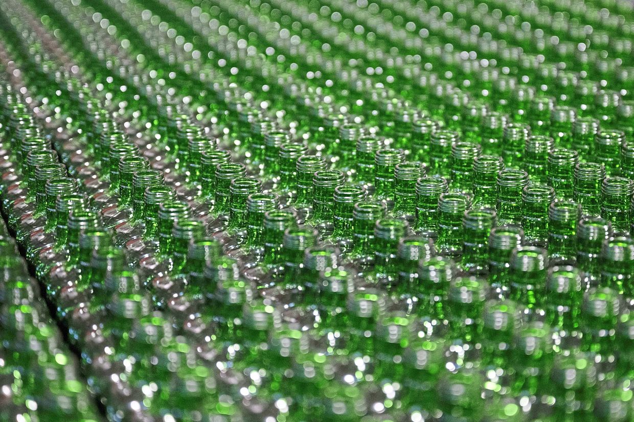 More microplastics in glass bottles than plastic ones | The Star