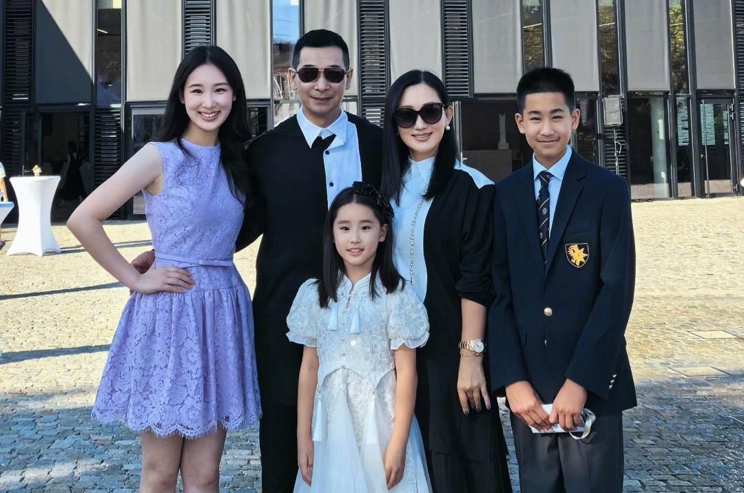 Chinese martial arts star Vincent Zhao shares rare family photos, 17YO daughter stuns netizens ...