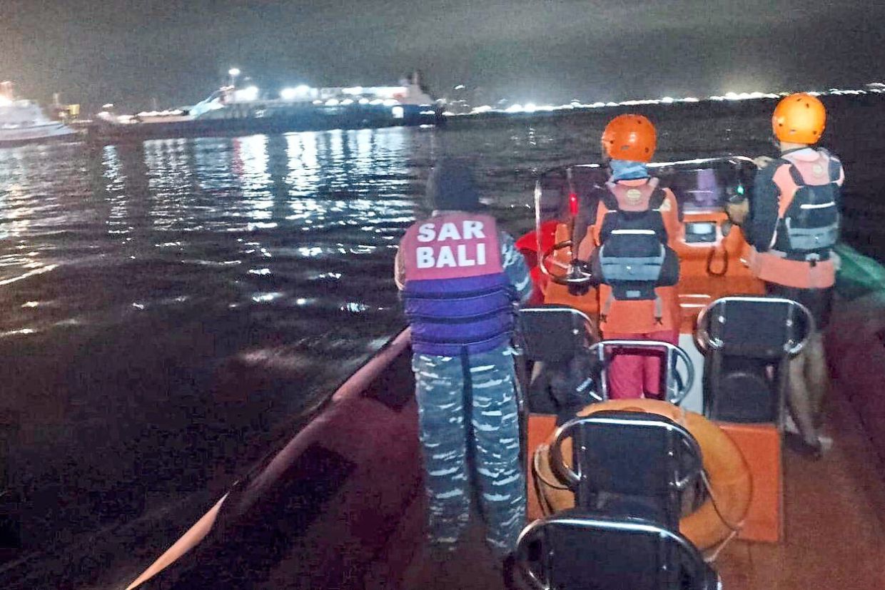 Bali-bound ferry sinks in rough seas | The Star