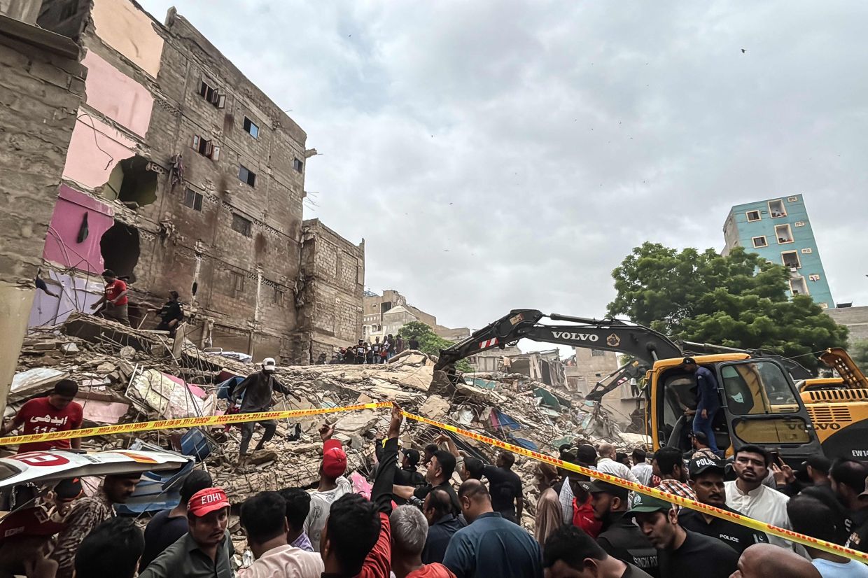 At least five dead in Pakistan building collapse: police | The Star