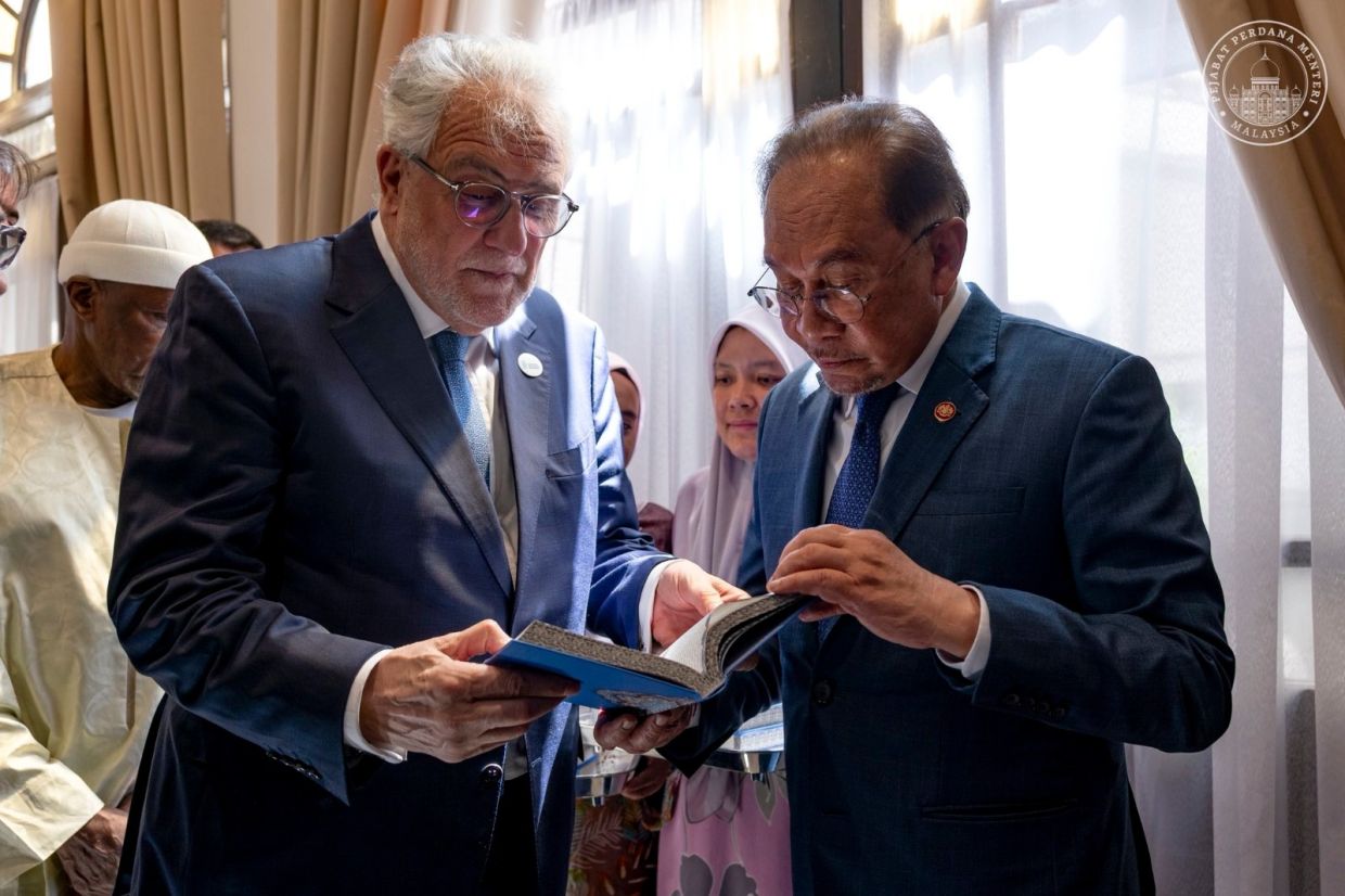PM Anwar meets Muslim community in France | The Star