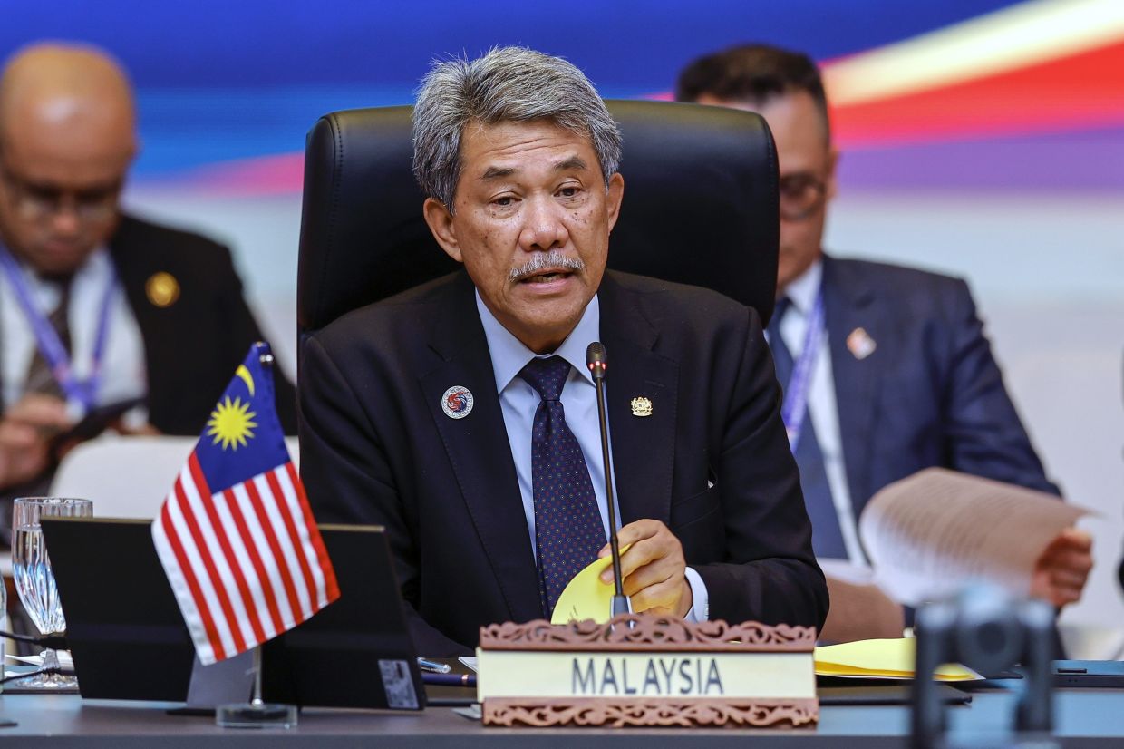 Asean foreign ministers, sec-gen pay courtesy call to PM Anwar during ...