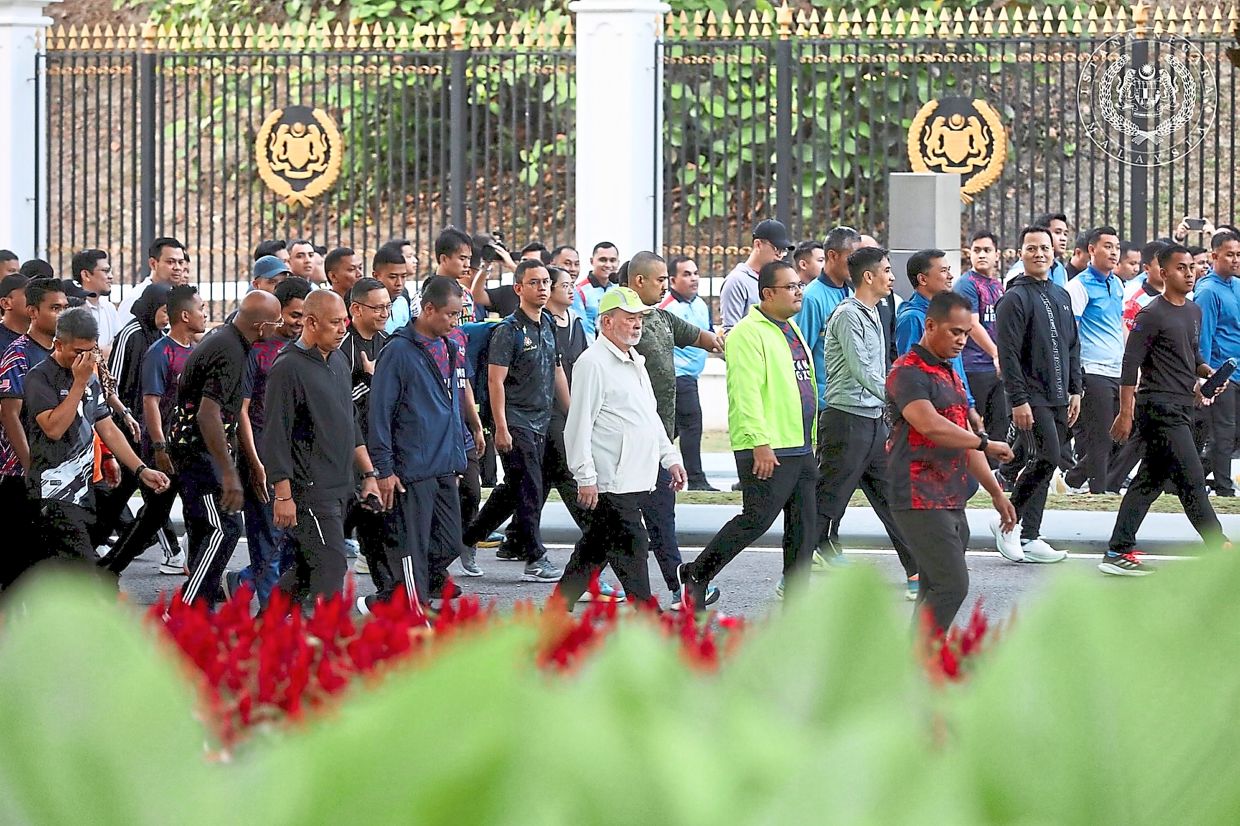 King walks at palace for a healthy lifestyle | The Star