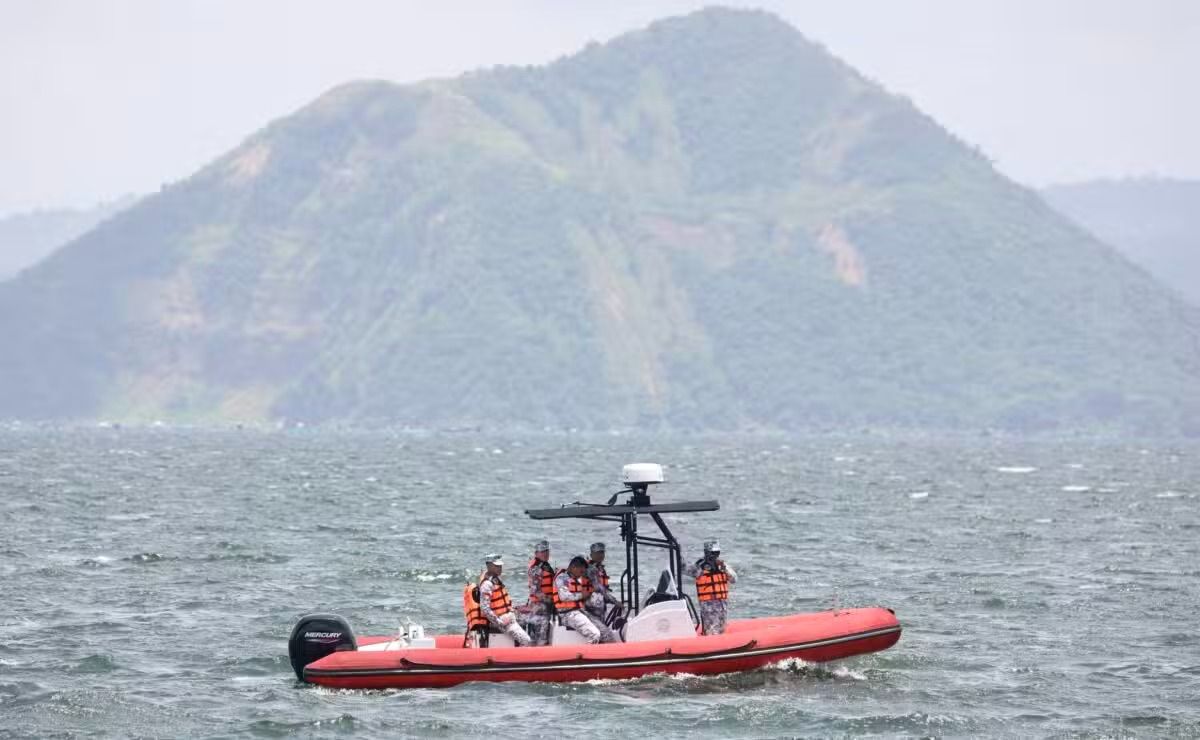 Search for missing Philippine cockfighting enthusiasts in Taal Lake to ...