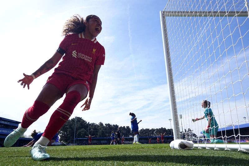 Football: Soccer-Arsenal smash record to make Smith first women's ...