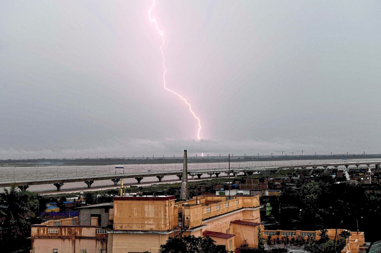 Lightning strikes kill at least 33 people | The Star