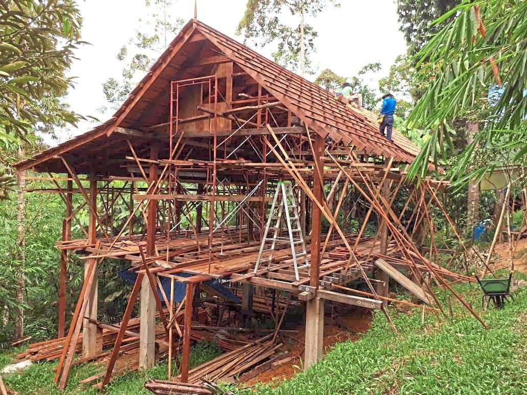 Malaysian artist builds dream kampung house despite having no ...