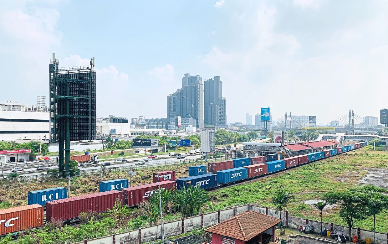 Experts praise plan to reduce reliance on roads | The Star