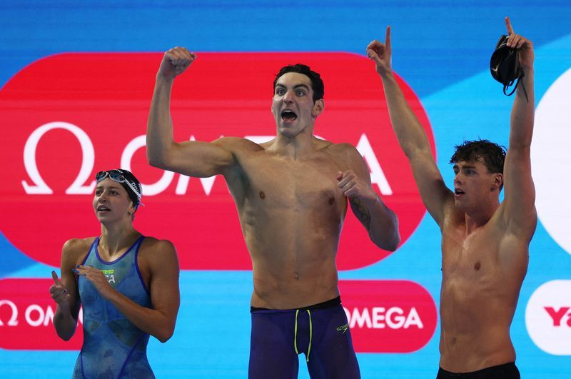 Swimming: Swimming-United States set world record in mixed 4x100 ...