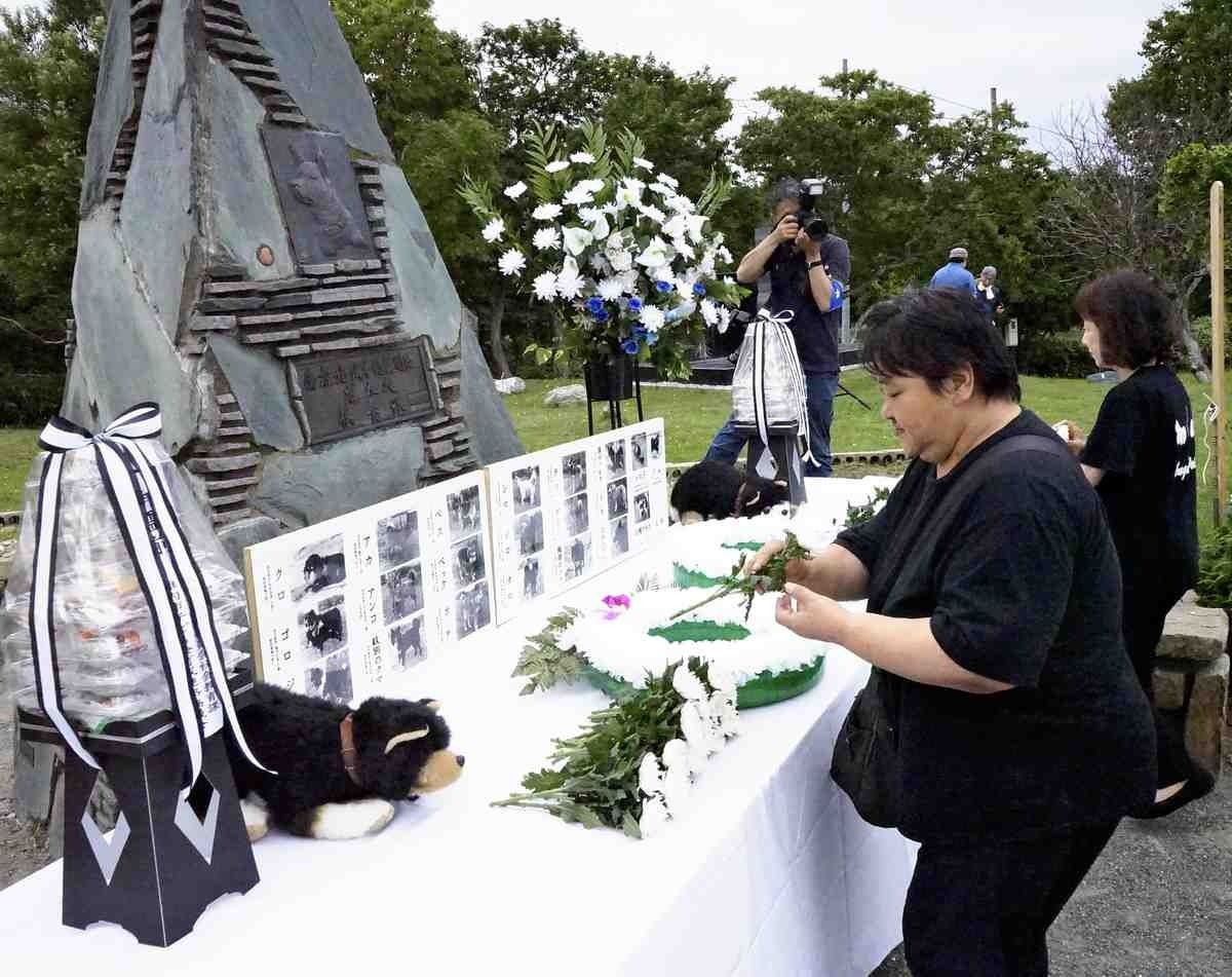 Memorial held for dogs from famous Antarctic expedition; Hokkaido event ...