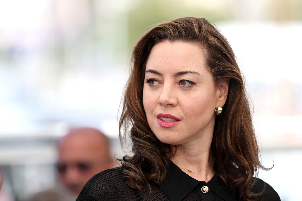 Aubrey Plaza describes grief as 'an ocean of awfulness' after husband's ...