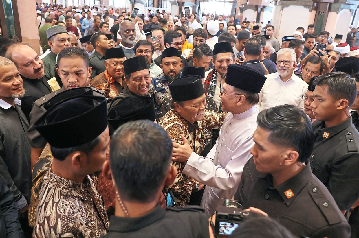 PM orders thorough probe into Hornet crash | The Star