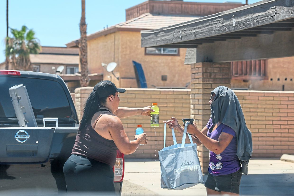 Sending help to unhoused people amidst the heat in US | The Star