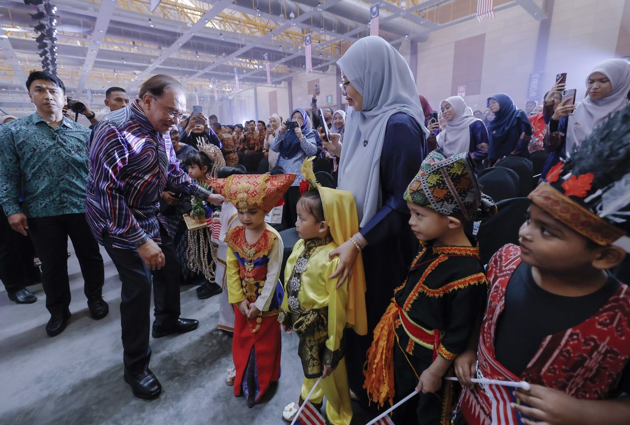 Reject those who try to divide the nation, says Anwar | The Star