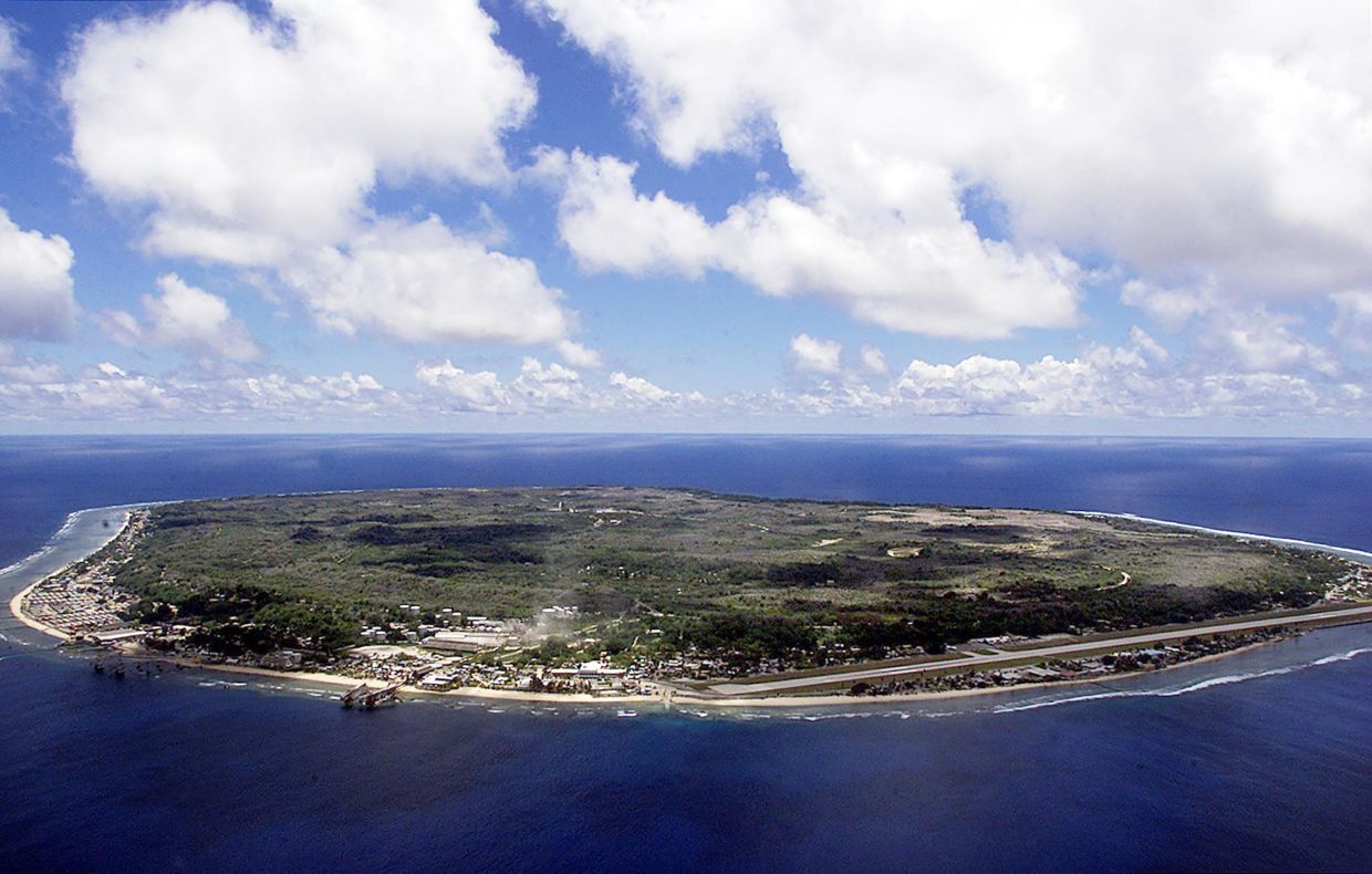 Australia signs deal to send immigrants to Nauru | The Star