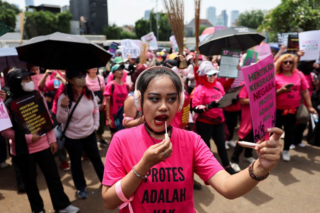 With brooms in hand as symbol for change, Indonesian women join Jakarta ...