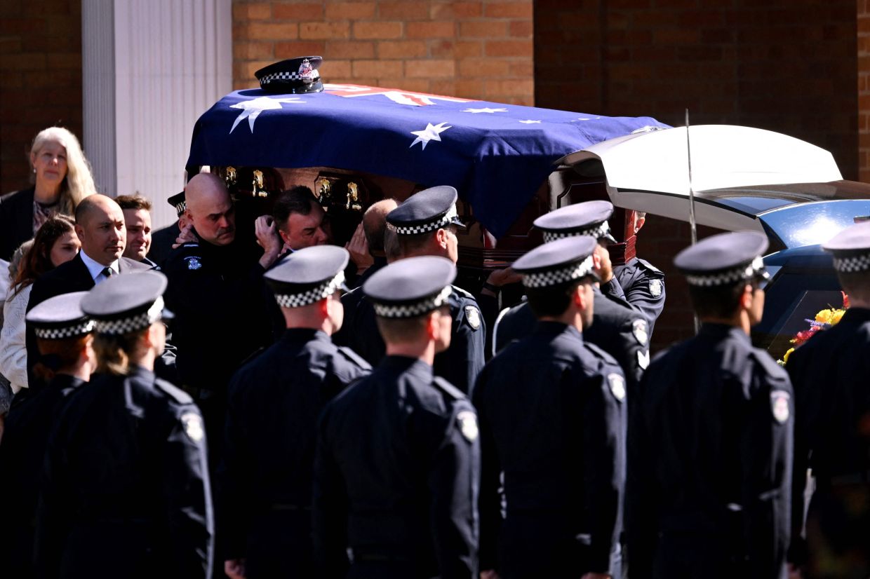 Australian state posts A$1mil reward for fugitive gunman | The Star