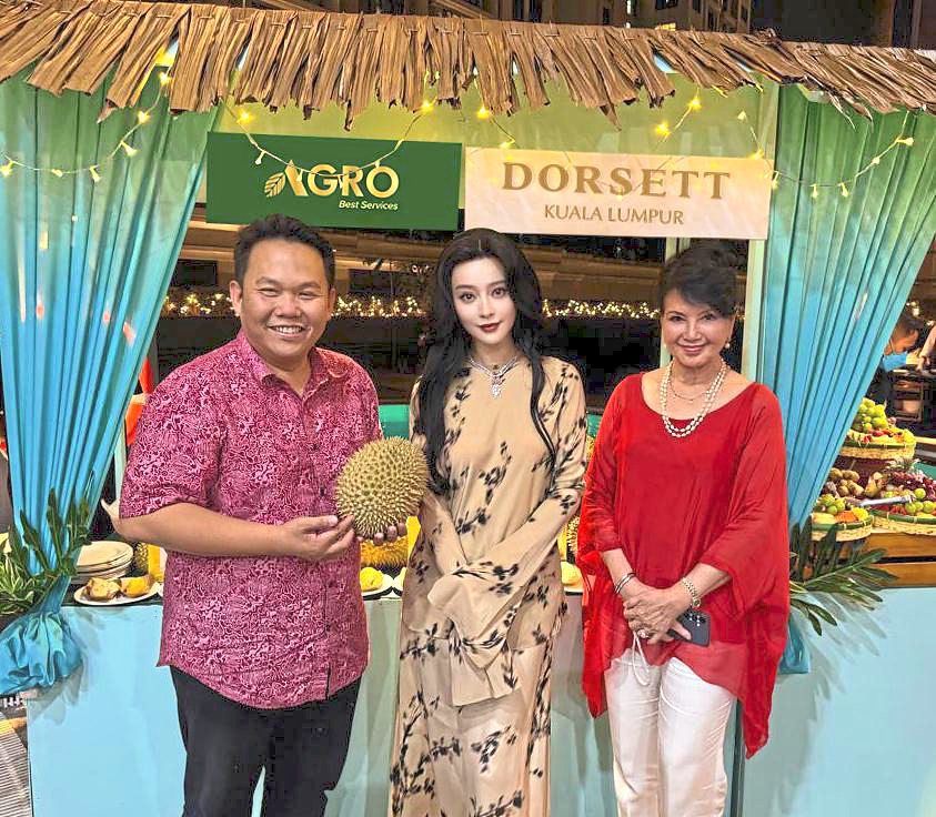 Fan-tastic durian feast to mark actress’ title conferment | The Star